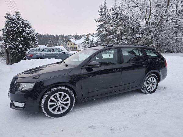Black Skoda Octavia 2016 in Ukmerge, with an engine capacity of 1.60 L and mileage of 306 thousand km for 5999 €, photo 5 on AUTOMOTO.COM.LV