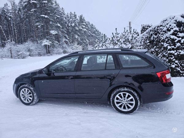 Black Skoda Octavia 2016 in Ukmerge, with an engine capacity of 1.60 L and mileage of 306 thousand km for 5999 €, photo 6 on AUTOMOTO.COM.LV