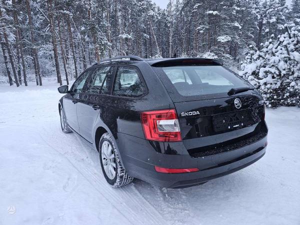 Black Skoda Octavia 2016 in Ukmerge, with an engine capacity of 1.60 L and mileage of 306 thousand km for 5999 €, photo 7 on AUTOMOTO.COM.LV
