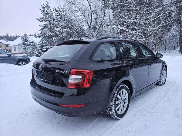 Black Skoda Octavia 2016 in Ukmerge, with an engine capacity of 1.60 L and mileage of 306 thousand km for 5999 €, photo 8 on AUTOMOTO.COM.LV