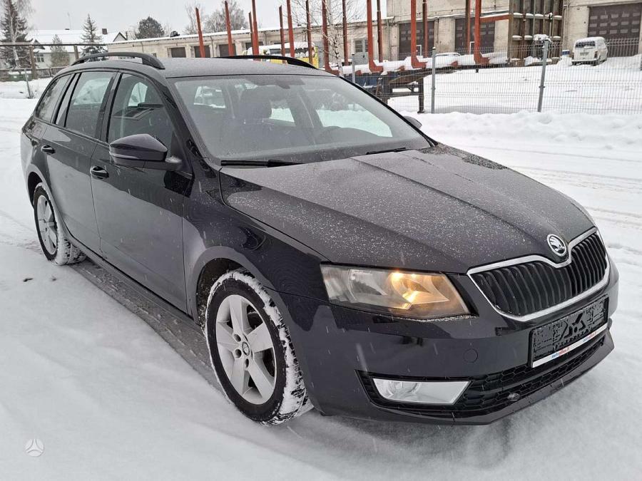 Black Skoda Octavia 2016 in Ukmerge, with an engine capacity of 1.60 L and mileage of 274 thousand km for 5500 €, photo 1 on AUTOMOTO.COM.LV