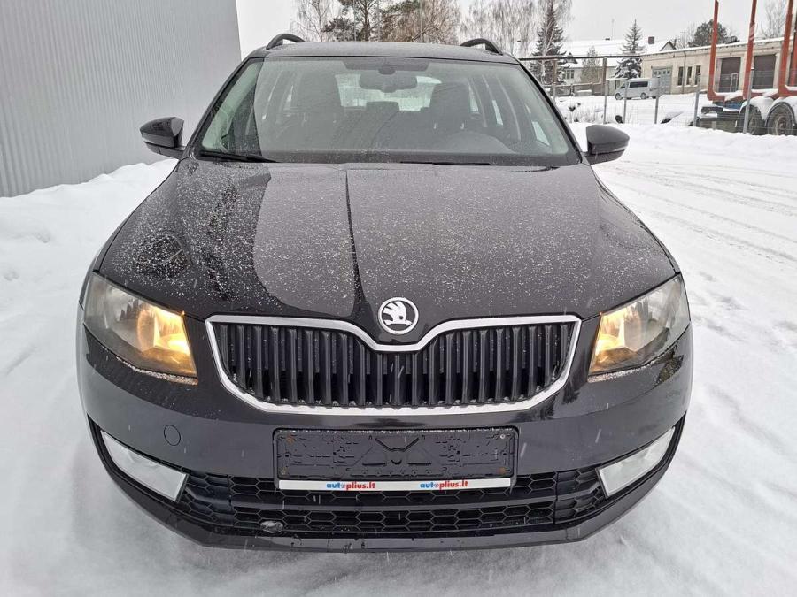 Black Skoda Octavia 2016 in Ukmerge, with an engine capacity of 1.60 L and mileage of 274 thousand km for 5500 €, photo 5 on AUTOMOTO.COM.LV
