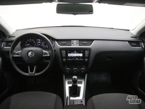 Black Skoda Octavia 2016 in Vilnius, with an engine capacity of 1.20 L and mileage of 206 thousand km for 7999 €, photo 2 on AUTOMOTO.COM.LV