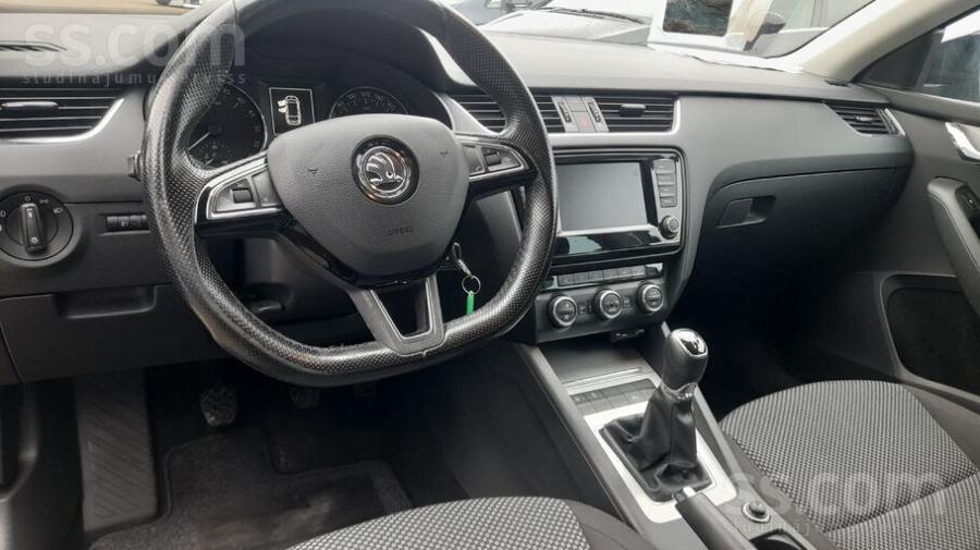 Melns Skoda Octavia 2016 Rīga, ar dzinēja tilpumu 2.00 L un nobraukumu 259 tūkst. km par 6400 €, foto 22 vietnē AUTOMOTO.COM.LV