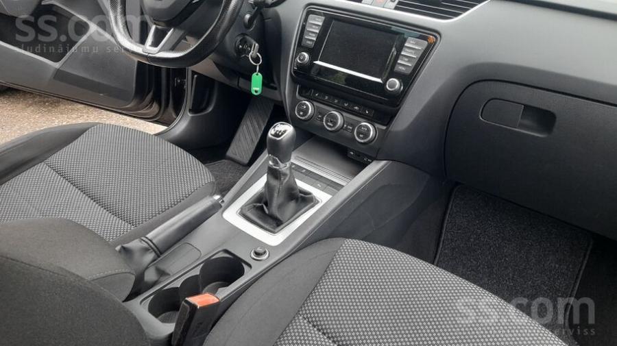 Melns Skoda Octavia 2016 Rīga, ar dzinēja tilpumu 2.00 L un nobraukumu 259 tūkst. km par 6400 €, foto 27 vietnē AUTOMOTO.COM.LV