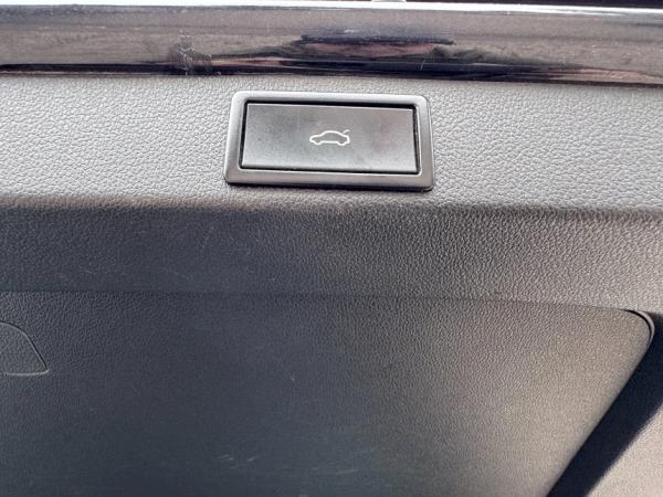Black Skoda Octavia 2016 in Riga, with an engine capacity of 2.00 L and mileage of 241 thousand km for 7990 €, photo 2 on AUTOMOTO.COM.LV