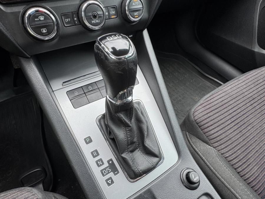 Black Skoda Octavia 2016 in Riga, with an engine capacity of 2.00 L and mileage of 241 thousand km for 7990 €, photo 24 on AUTOMOTO.COM.LV
