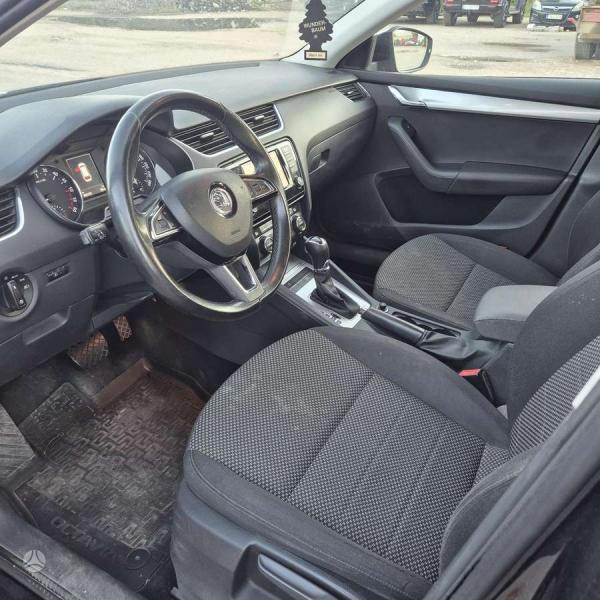 Black Skoda Octavia 2016 in Kaunas, with an engine capacity of 1.60 L and mileage of 370 thousand km for 4300 €, photo 7 on AUTOMOTO.COM.LV