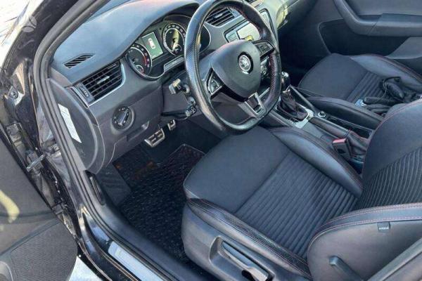 Black Skoda Octavia 2016 in Vilnius, with an engine capacity of 1.97 L and mileage of 259 thousand km for 9000 €, photo 5 on AUTOMOTO.COM.LV
