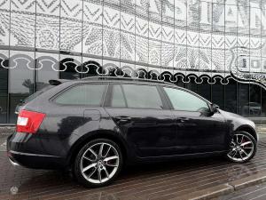 Black Skoda Octavia 2016 in Kaunas, with an engine capacity of 1.97 L and mileage of 330 thousand km for 8750 €, photo 21 on AUTOMOTO.COM.LV