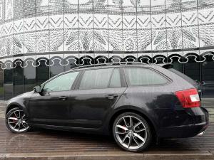 Black Skoda Octavia 2016 in Kaunas, with an engine capacity of 1.97 L and mileage of 330 thousand km for 8500 €, photo 19 on AUTOMOTO.COM.LV