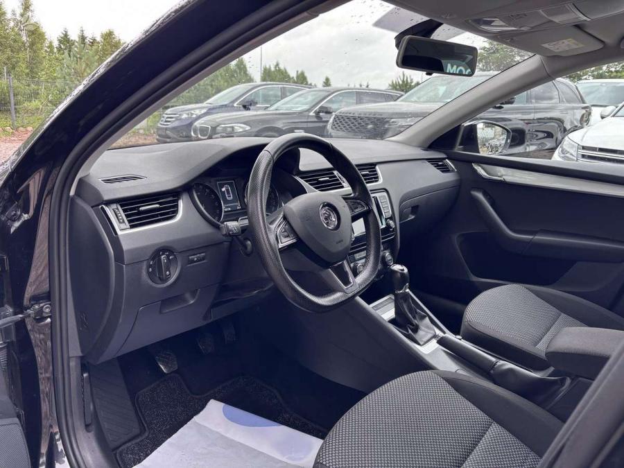 Black Skoda Octavia 2016 in Gargzdai, with an engine capacity of 1.60 L and mileage of 102 thousand km for 7999 €, photo 10 on AUTOMOTO.COM.LV