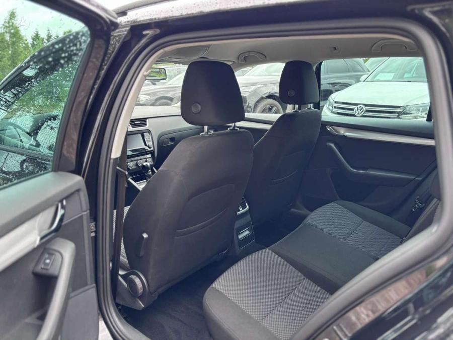 Black Skoda Octavia 2016 in Gargzdai, with an engine capacity of 1.60 L and mileage of 102 thousand km for 7999 €, photo 11 on AUTOMOTO.COM.LV