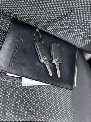 Black Skoda Octavia 2016 in Gargzdai, with an engine capacity of 1.60 L and mileage of 102 thousand km for 7999 €, photo 15 on AUTOMOTO.COM.LV