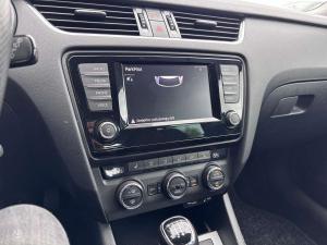 Black Skoda Octavia 2016 in Gargzdai, with an engine capacity of 1.60 L and mileage of 102 thousand km for 7999 €, photo 16 on AUTOMOTO.COM.LV