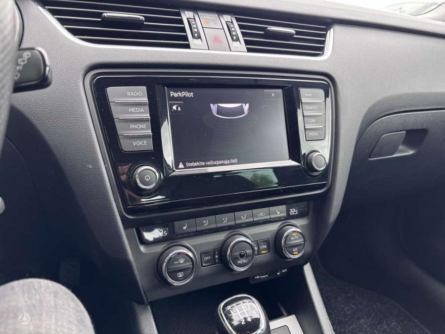 Black Skoda Octavia 2016 in Gargzdai, with an engine capacity of 1.60 L and mileage of 102 thousand km for 7999 €, photo 16 on AUTOMOTO.COM.LV