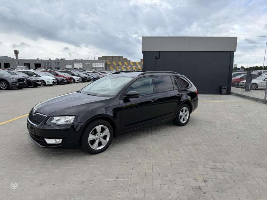 Black Skoda Octavia 2016 in Taurage, with an engine capacity of 1.60 L and mileage of 275 thousand km for 5600 €, photo 1 on AUTOMOTO.COM.LV