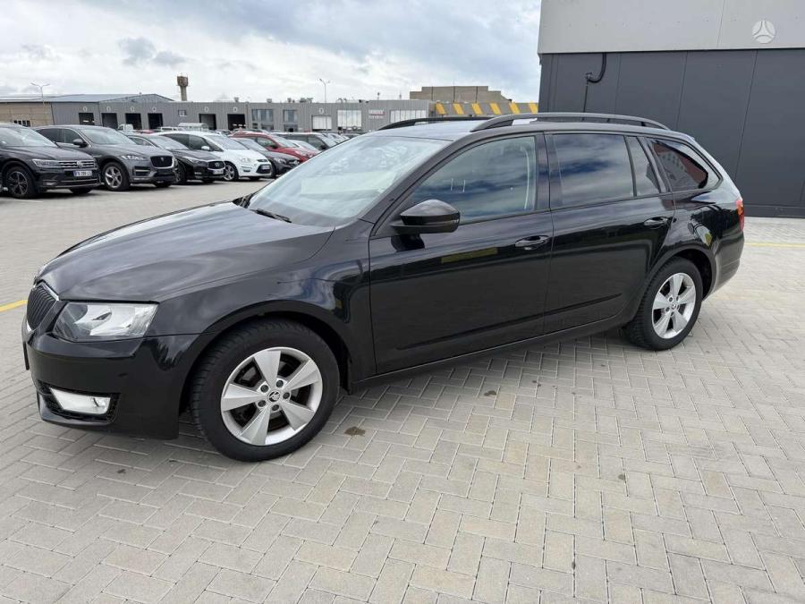 Black Skoda Octavia 2016 in Taurage, with an engine capacity of 1.60 L and mileage of 275 thousand km for 5600 €, photo 14 on AUTOMOTO.COM.LV