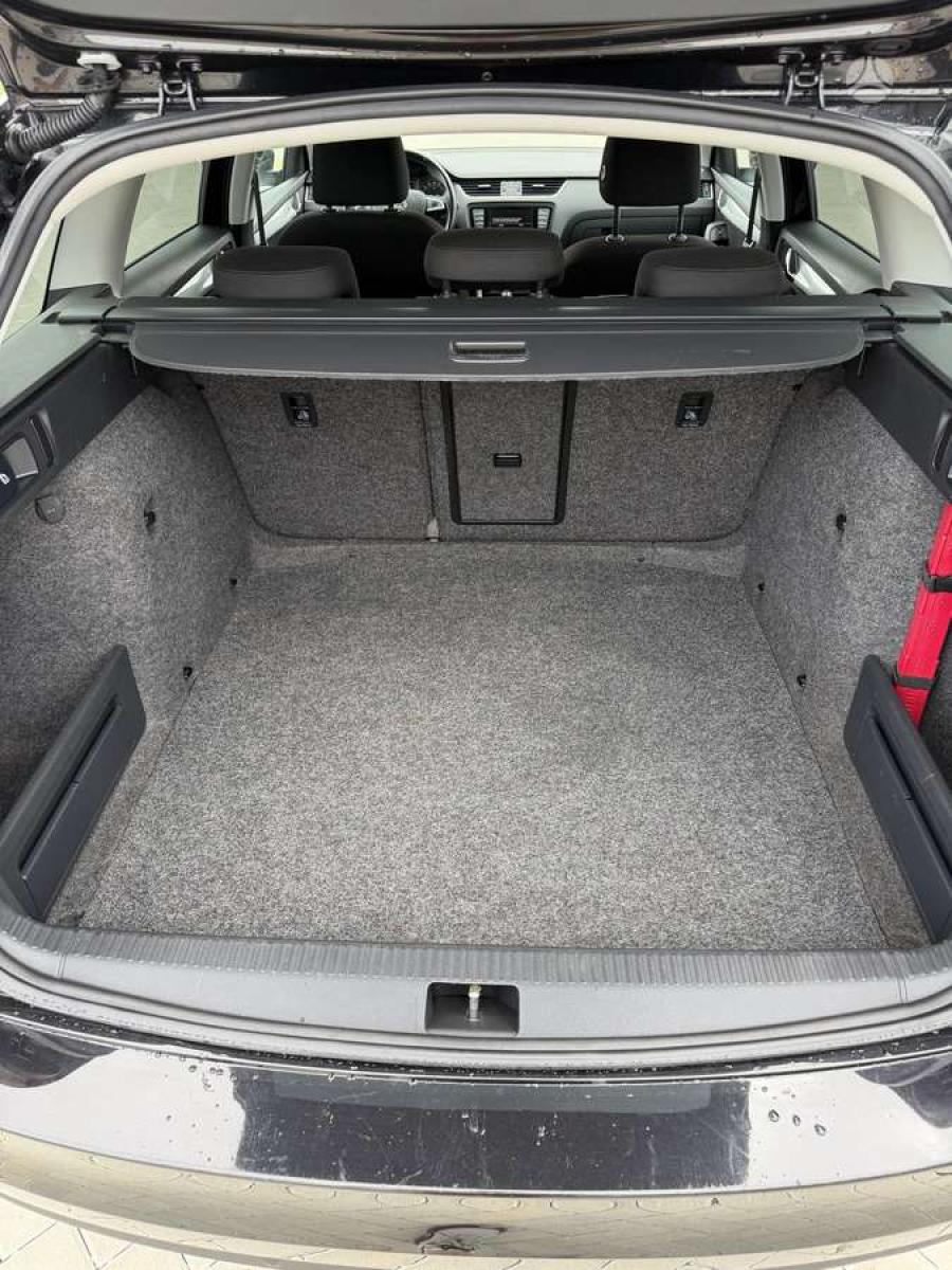 Black Skoda Octavia 2016 in Taurage, with an engine capacity of 1.60 L and mileage of 275 thousand km for 5600 €, photo 15 on AUTOMOTO.COM.LV
