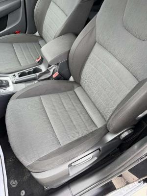 Black Skoda Octavia 2016 in Taurage, with an engine capacity of 1.60 L and mileage of 275 thousand km for 5600 €, photo 20 on AUTOMOTO.COM.LV