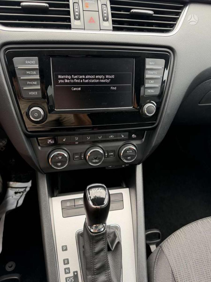 Black Skoda Octavia 2016 in Taurage, with an engine capacity of 1.60 L and mileage of 275 thousand km for 5600 €, photo 25 on AUTOMOTO.COM.LV