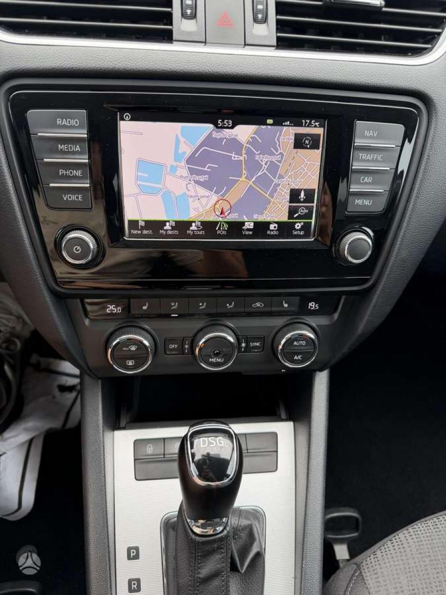 Black Skoda Octavia 2016 in Taurage, with an engine capacity of 1.60 L and mileage of 275 thousand km for 5600 €, photo 26 on AUTOMOTO.COM.LV
