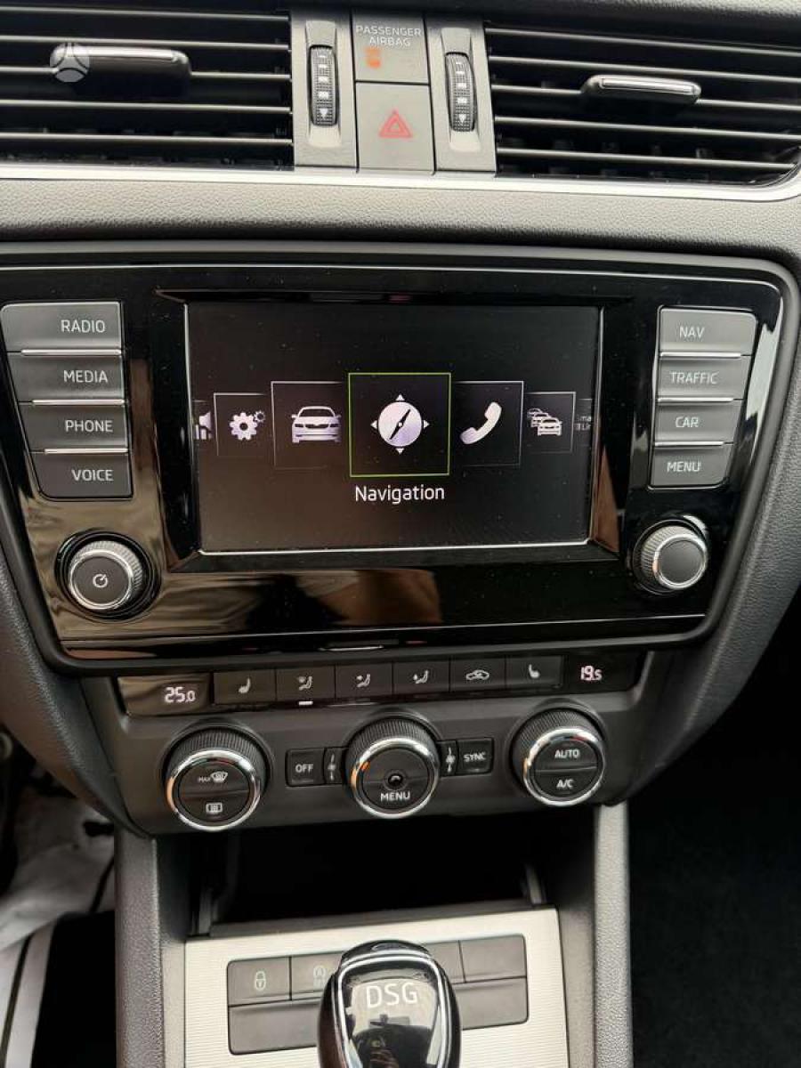 Black Skoda Octavia 2016 in Taurage, with an engine capacity of 1.60 L and mileage of 275 thousand km for 5600 €, photo 27 on AUTOMOTO.COM.LV
