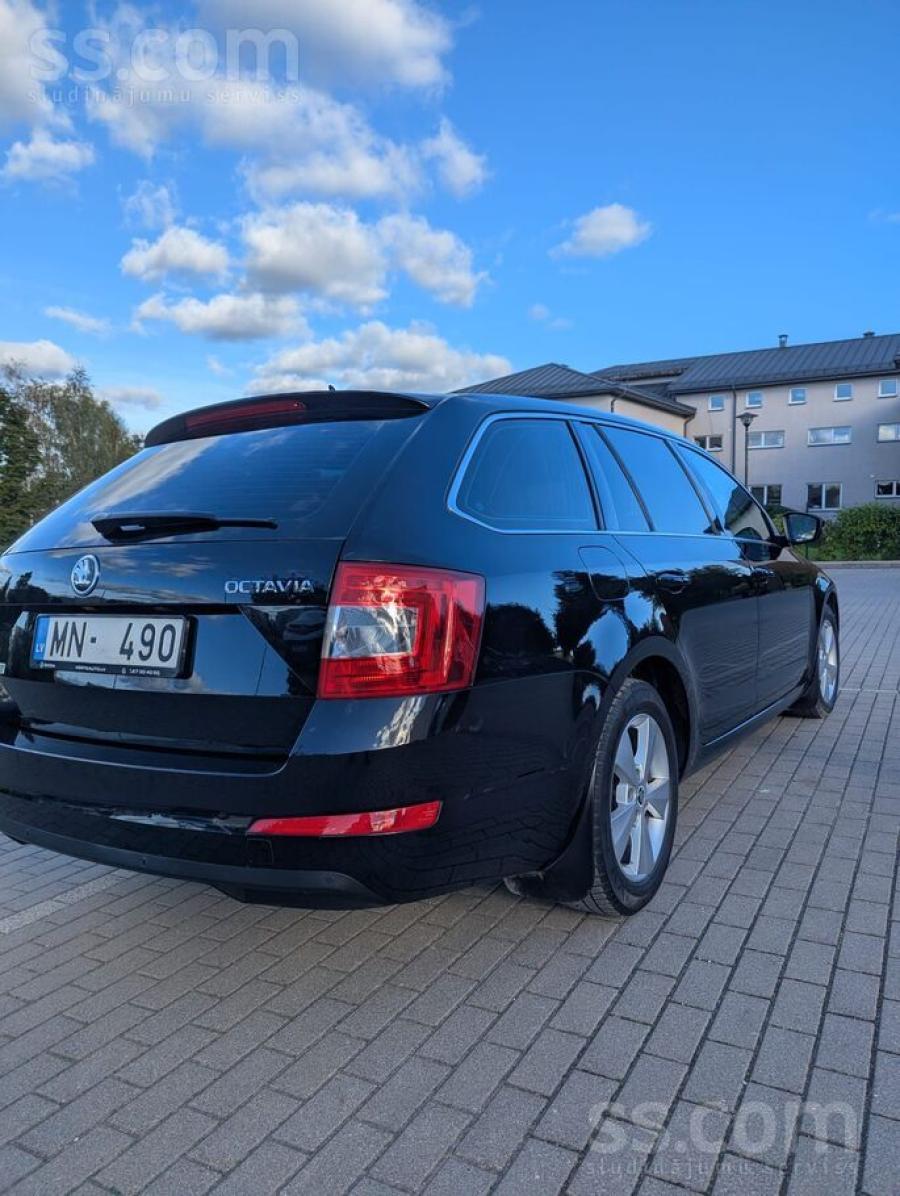 Black Skoda Octavia 2016 in Ogre, with an engine capacity of 2.00 L and mileage of 198 thousand km for 9500 €, photo 1 on AUTOMOTO.COM.LV
