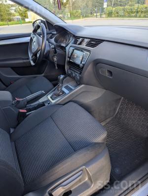 Black Skoda Octavia 2016 in Ogre, with an engine capacity of 2.00 L and mileage of 198 thousand km for 9500 €, photo 9 on AUTOMOTO.COM.LV