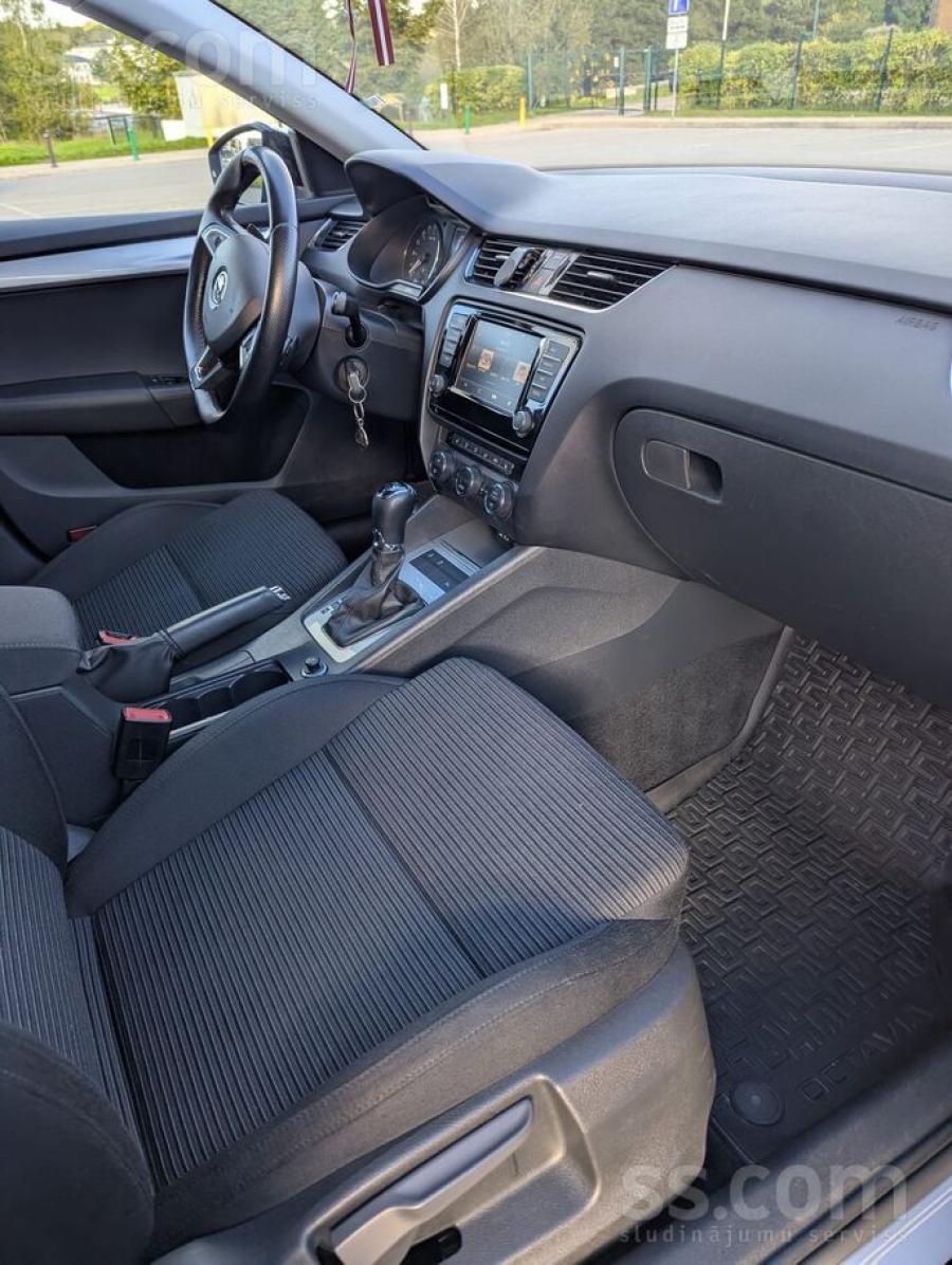 Black Skoda Octavia 2016 in Ogre, with an engine capacity of 2.00 L and mileage of 198 thousand km for 9500 €, photo 9 on AUTOMOTO.COM.LV