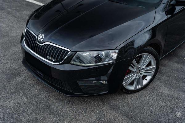 Black Skoda Octavia 2016 in Vilnius, with an engine capacity of 1.97 L and mileage of 291 thousand km for 9500 €, photo 5 on AUTOMOTO.COM.LV