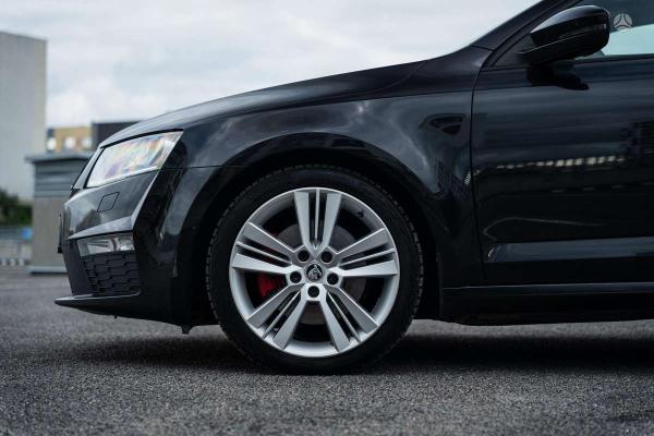Black Skoda Octavia 2016 in Vilnius, with an engine capacity of 1.97 L and mileage of 291 thousand km for 9500 €, photo 9 on AUTOMOTO.COM.LV