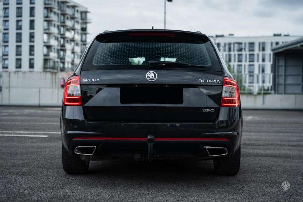 Black Skoda Octavia 2016 in Vilnius, with an engine capacity of 1.97 L and mileage of 291 thousand km for 9500 €, photo 10 on AUTOMOTO.COM.LV