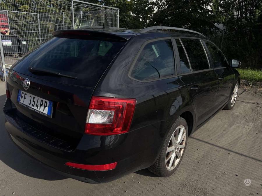 Black Skoda Octavia 2016 in Vilnius, with an engine capacity of 1.97 L and mileage of 288 thousand km for 7500 €, photo 5 on AUTOMOTO.COM.LV