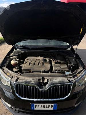 Black Skoda Octavia 2016 in Vilnius, with an engine capacity of 1.97 L and mileage of 288 thousand km for 7500 €, photo 6 on AUTOMOTO.COM.LV
