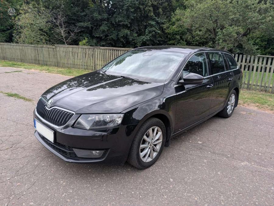 Black Skoda Octavia 2016 in Kaunas, with an engine capacity of 1.97 L and mileage of 301 thousand km for 6500 €, photo 1 on AUTOMOTO.COM.LV