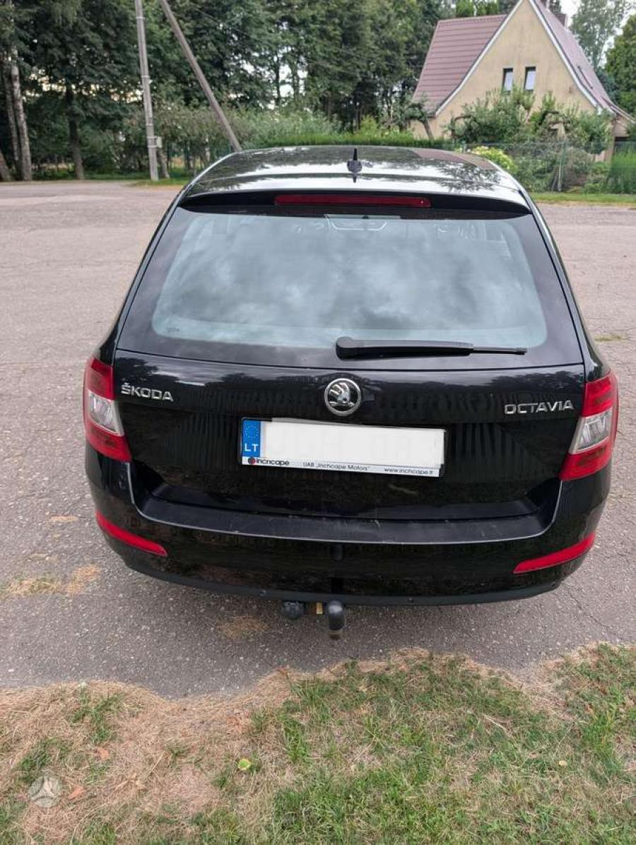 Black Skoda Octavia 2016 in Kaunas, with an engine capacity of 1.97 L and mileage of 301 thousand km for 6500 €, photo 6 on AUTOMOTO.COM.LV