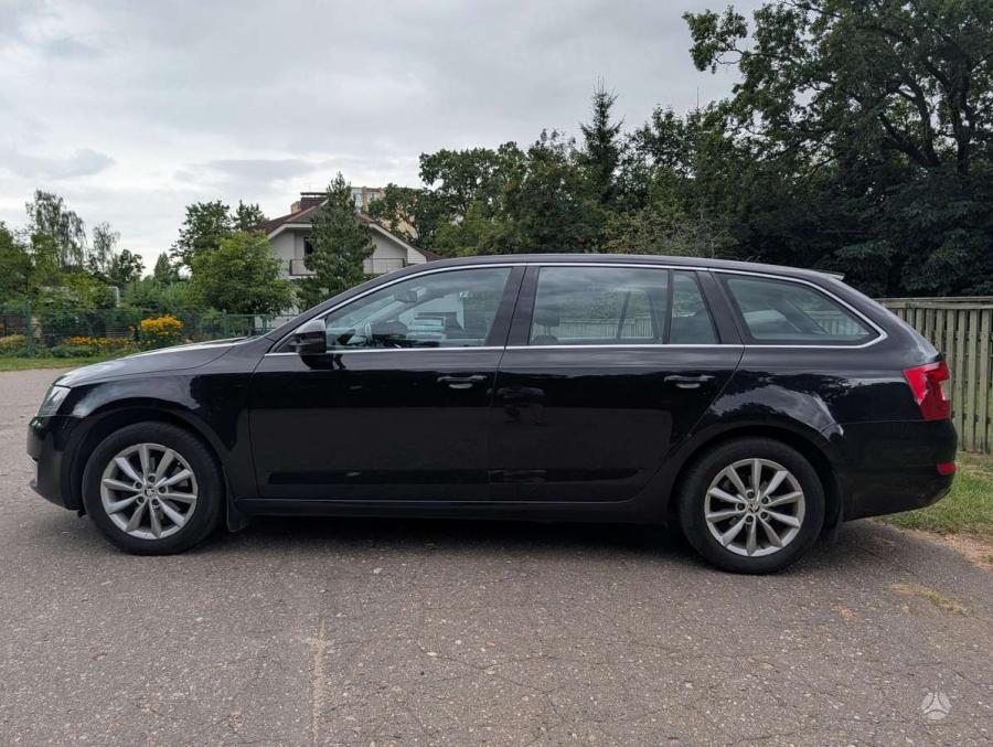 Black Skoda Octavia 2016 in Kaunas, with an engine capacity of 1.97 L and mileage of 301 thousand km for 6500 €, photo 7 on AUTOMOTO.COM.LV