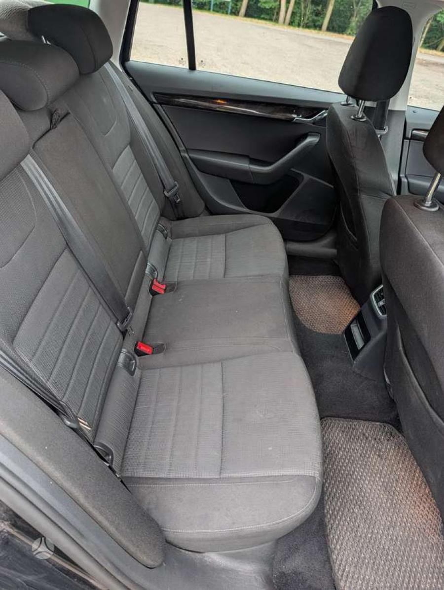 Black Skoda Octavia 2016 in Kaunas, with an engine capacity of 1.97 L and mileage of 301 thousand km for 6500 €, photo 8 on AUTOMOTO.COM.LV