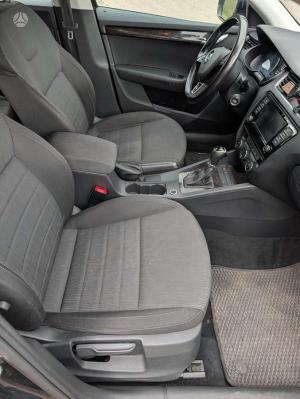 Black Skoda Octavia 2016 in Kaunas, with an engine capacity of 1.97 L and mileage of 301 thousand km for 6500 €, photo 9 on AUTOMOTO.COM.LV