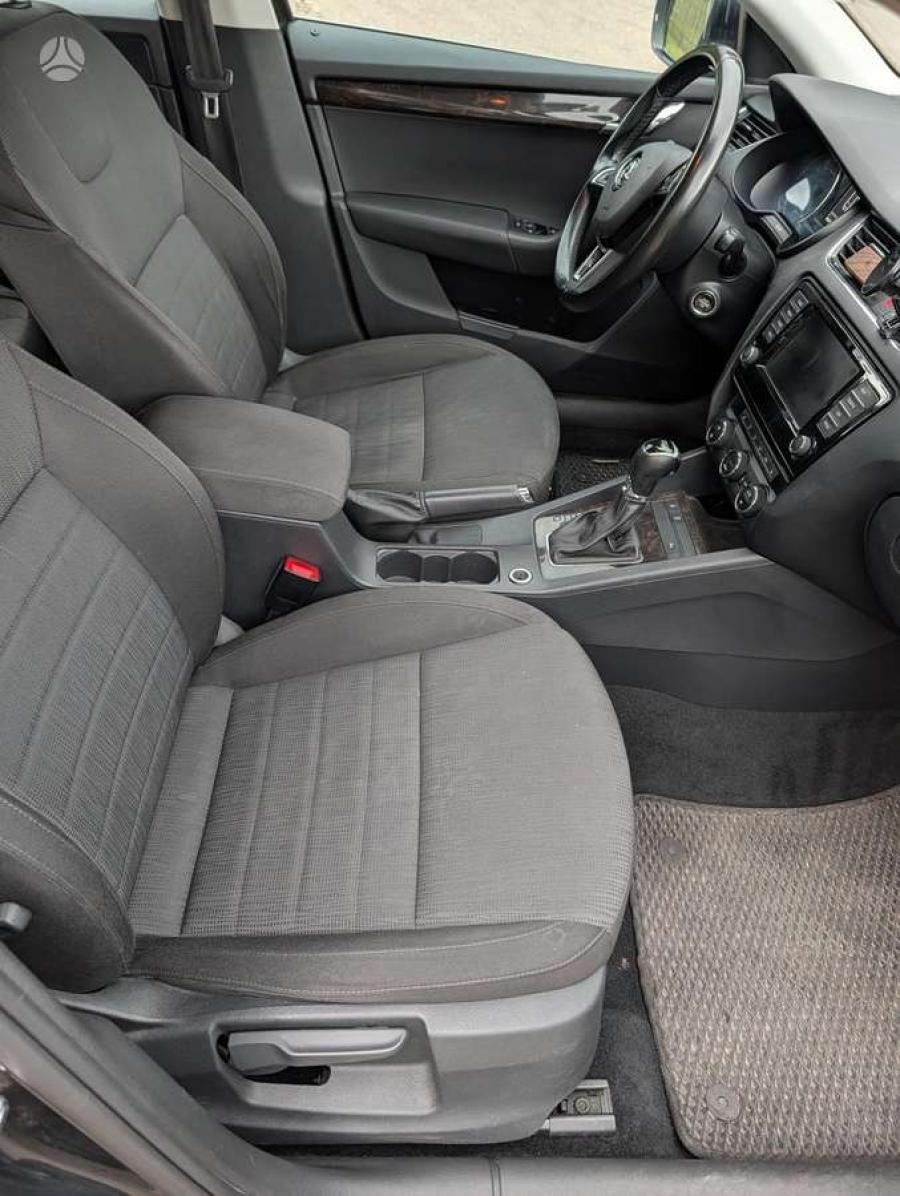 Black Skoda Octavia 2016 in Kaunas, with an engine capacity of 1.97 L and mileage of 301 thousand km for 6500 €, photo 9 on AUTOMOTO.COM.LV