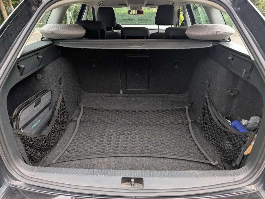 Black Skoda Octavia 2016 in Kaunas, with an engine capacity of 1.97 L and mileage of 301 thousand km for 6500 €, photo 10 on AUTOMOTO.COM.LV