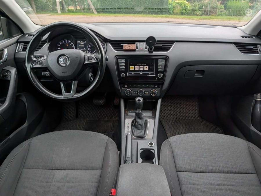 Black Skoda Octavia 2016 in Kaunas, with an engine capacity of 1.97 L and mileage of 301 thousand km for 6500 €, photo 12 on AUTOMOTO.COM.LV