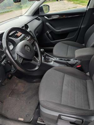 Black Skoda Octavia 2016 in Kaunas, with an engine capacity of 1.97 L and mileage of 301 thousand km for 6500 €, photo 13 on AUTOMOTO.COM.LV