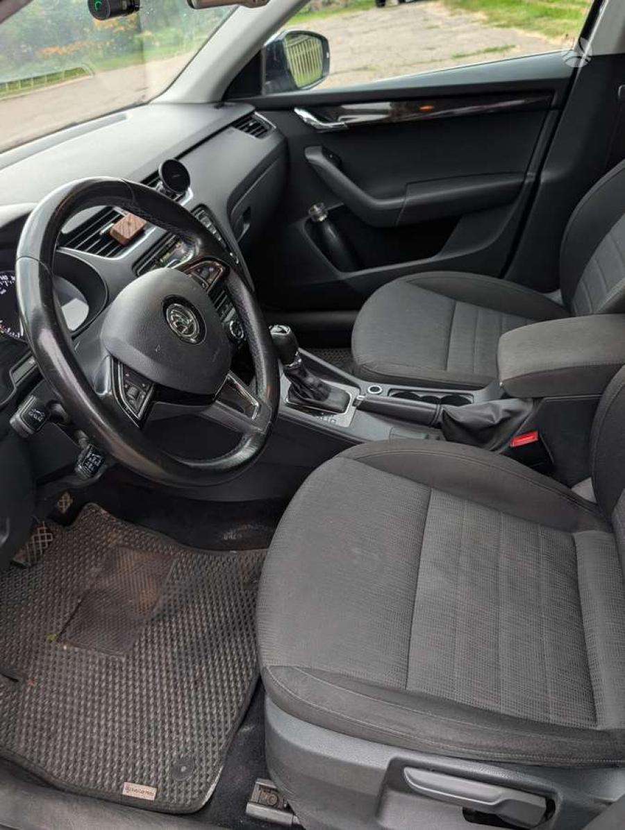 Black Skoda Octavia 2016 in Kaunas, with an engine capacity of 1.97 L and mileage of 301 thousand km for 6500 €, photo 13 on AUTOMOTO.COM.LV