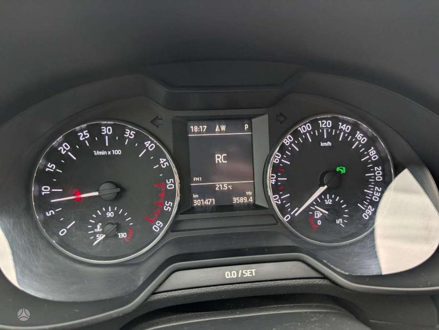 Black Skoda Octavia 2016 in Kaunas, with an engine capacity of 1.97 L and mileage of 301 thousand km for 6500 €, photo 17 on AUTOMOTO.COM.LV