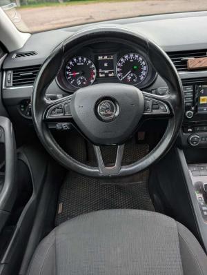 Black Skoda Octavia 2016 in Kaunas, with an engine capacity of 1.97 L and mileage of 301 thousand km for 6500 €, photo 18 on AUTOMOTO.COM.LV