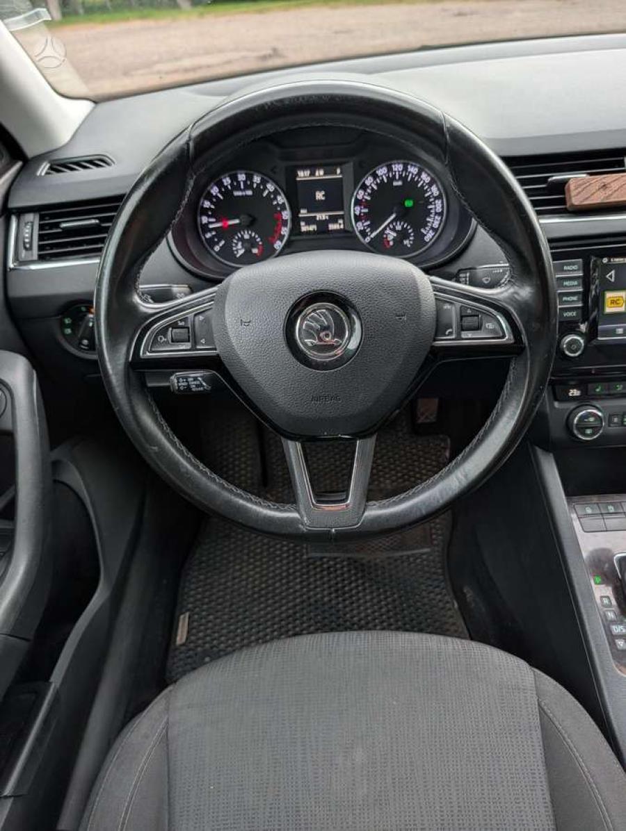 Black Skoda Octavia 2016 in Kaunas, with an engine capacity of 1.97 L and mileage of 301 thousand km for 6500 €, photo 18 on AUTOMOTO.COM.LV