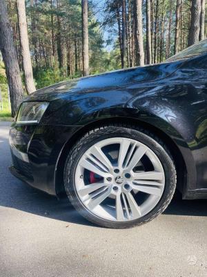 Black Skoda Octavia 2016 in Vilnius, with an engine capacity of 1.97 L and mileage of 291 thousand km for 8900 €, photo 14 on AUTOMOTO.COM.LV