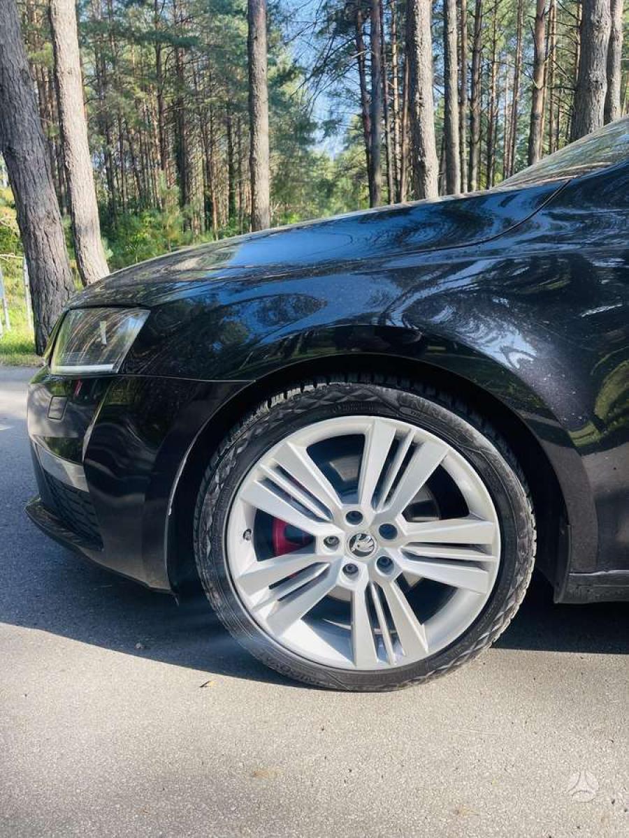 Black Skoda Octavia 2016 in Vilnius, with an engine capacity of 1.97 L and mileage of 291 thousand km for 8900 €, photo 14 on AUTOMOTO.COM.LV